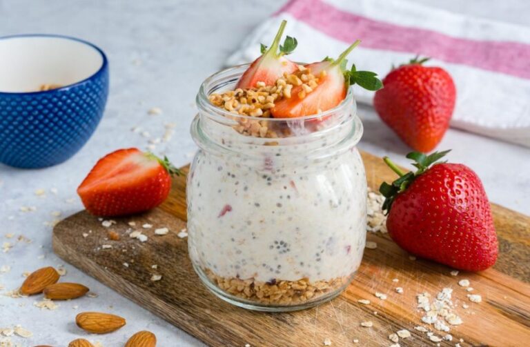 Overnight Oats With Pudding Mix: Strawberry Cheesecake Delight